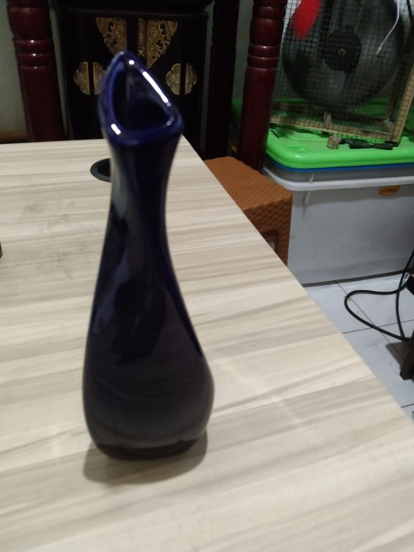 Vas Bunga Keramik Polos Kuno Jadul Antik on Carousell