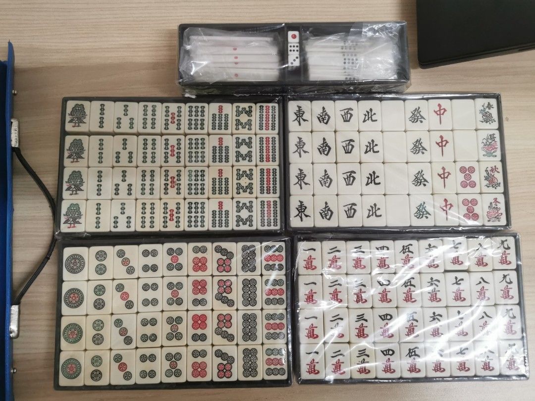 Vintage mini mahjong case, Hobbies & Toys, Toys & Games on Carousell