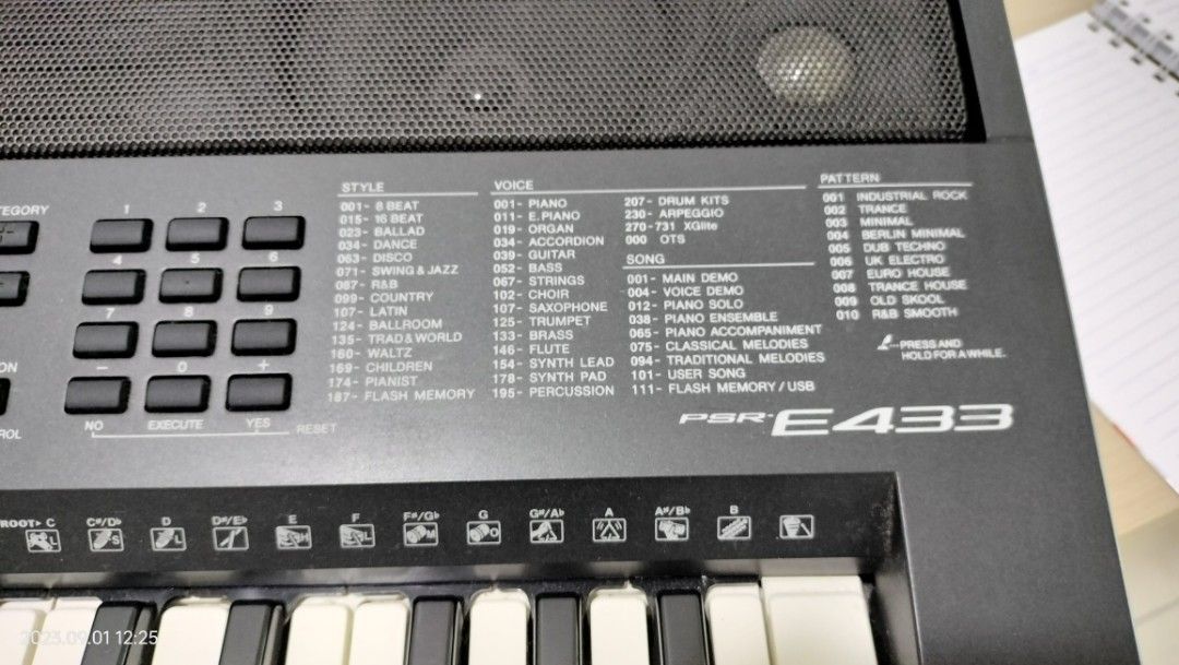 Yamaha Keyboard PSR E433, Hobbies & Toys, Music & Media, Musical ...