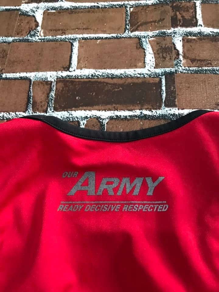 2XU Army Running Tank Mens 2647, Olah Raga, Baju Olahraga di Carousell