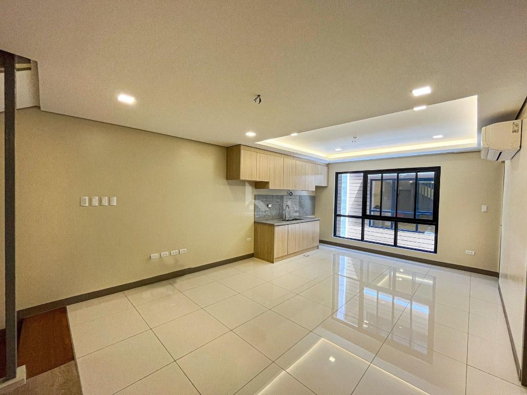 4BR Modern Townhouse in UP Village Diliman Quezon City near Maginhawa ...