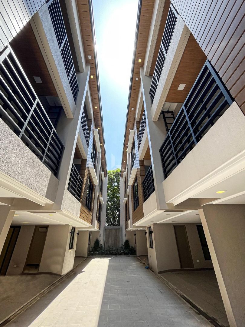 4BR Modern Townhouse in UP Village Diliman Quezon City near Maginhawa ...