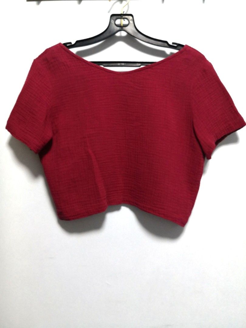 $5 Wine red cropped top, Women's Fashion, Tops, Blouses on Carousell