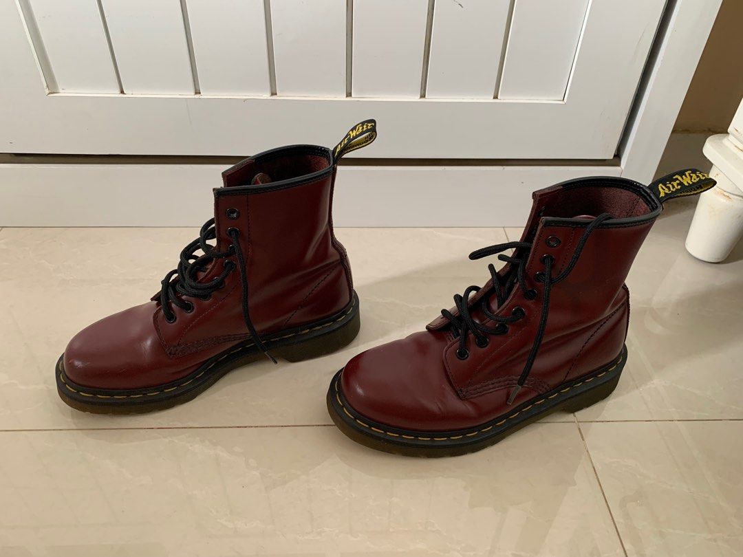 Boots Docter Martin ukuran 38, Fesyen Wanita, Sepatu di Carousell