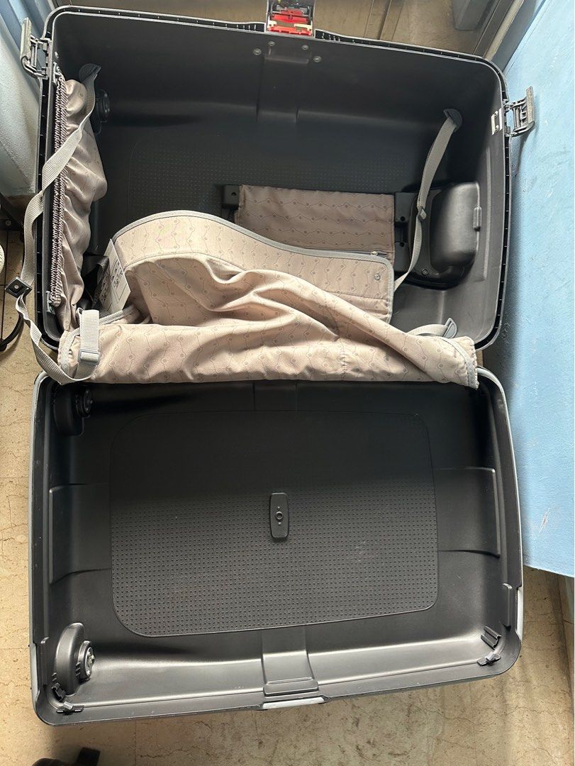 Carlton Hard Luggage Extra Large, Hobbies & Toys, Travel, Luggage on ...