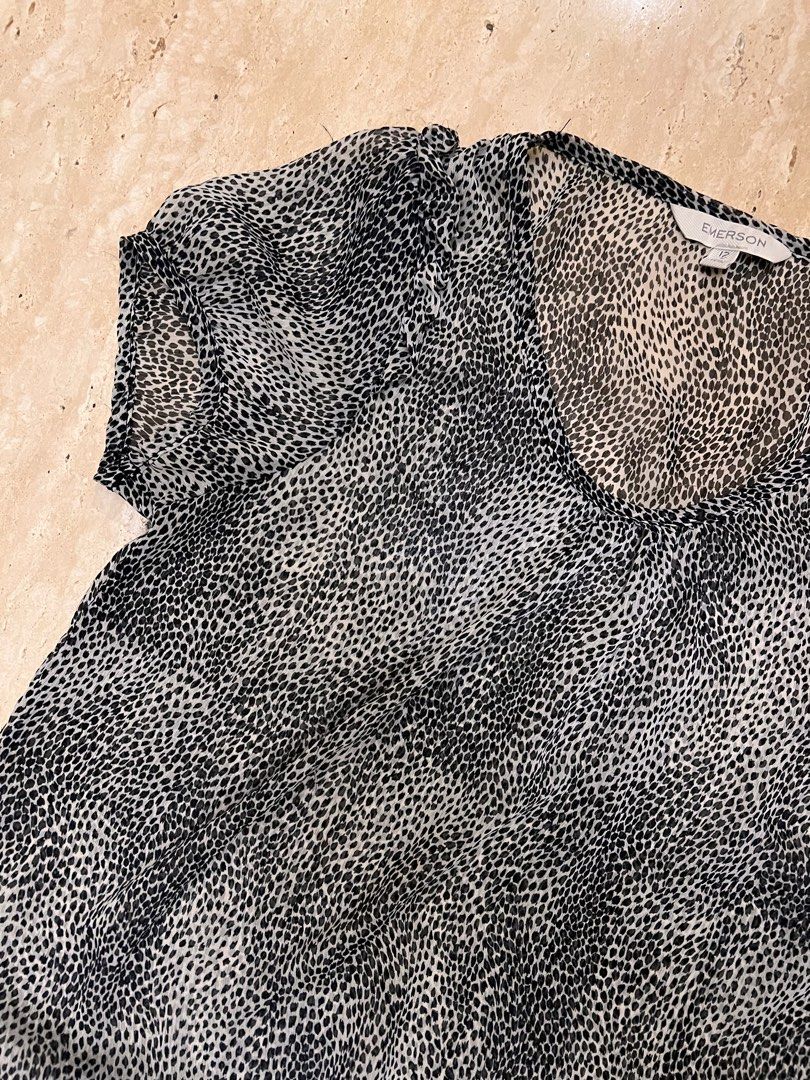 Emerson leopard hitam transparan outer ruffle, Fesyen Wanita, Pakaian ...