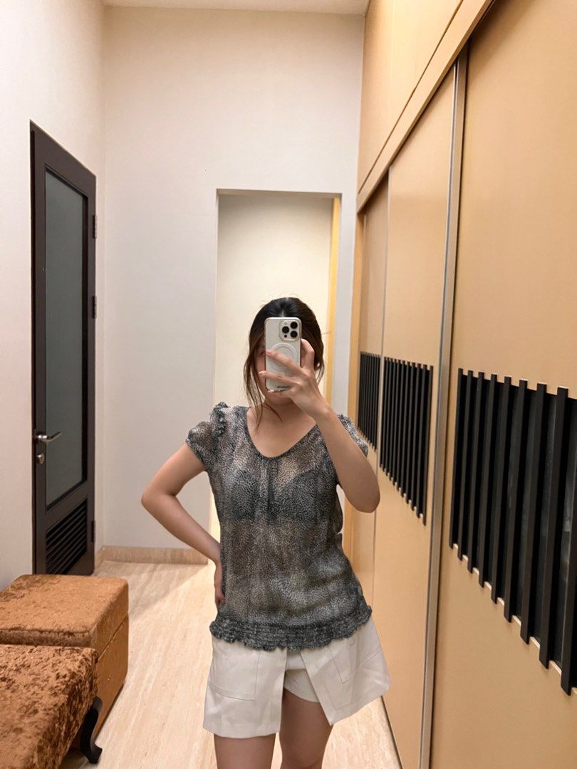 Emerson leopard hitam transparan outer ruffle, Fesyen Wanita, Pakaian ...