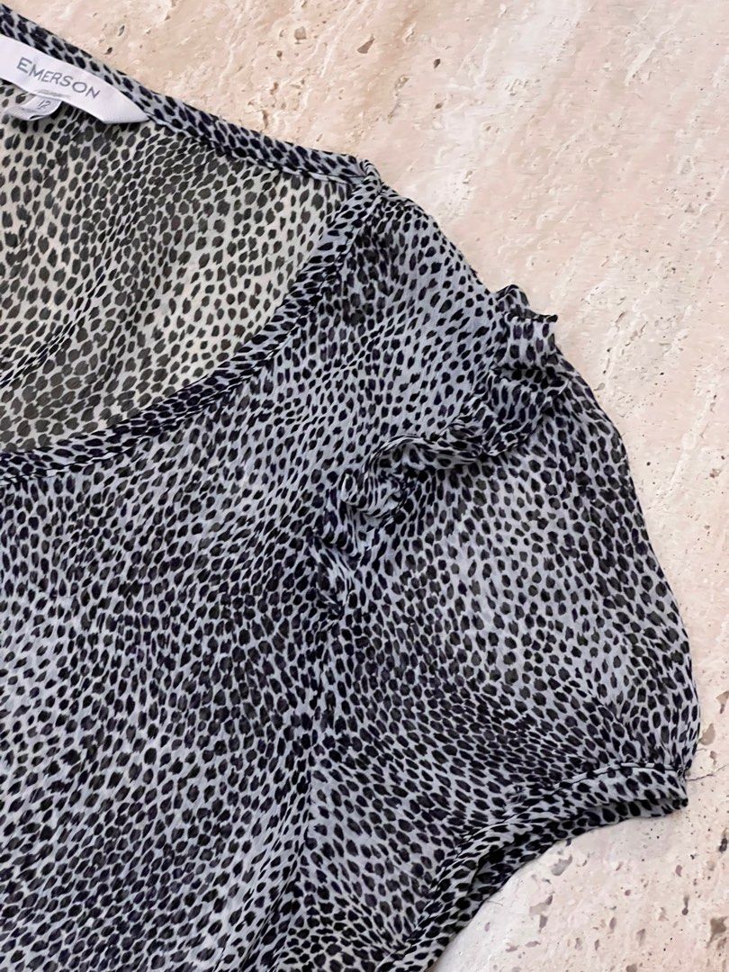 Emerson leopard hitam transparan outer ruffle, Fesyen Wanita, Pakaian ...