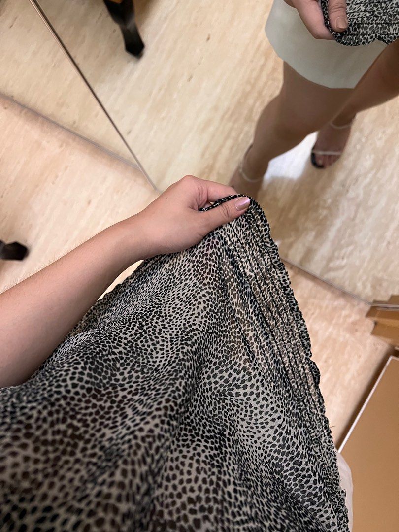 Emerson leopard hitam transparan outer ruffle, Fesyen Wanita, Pakaian ...