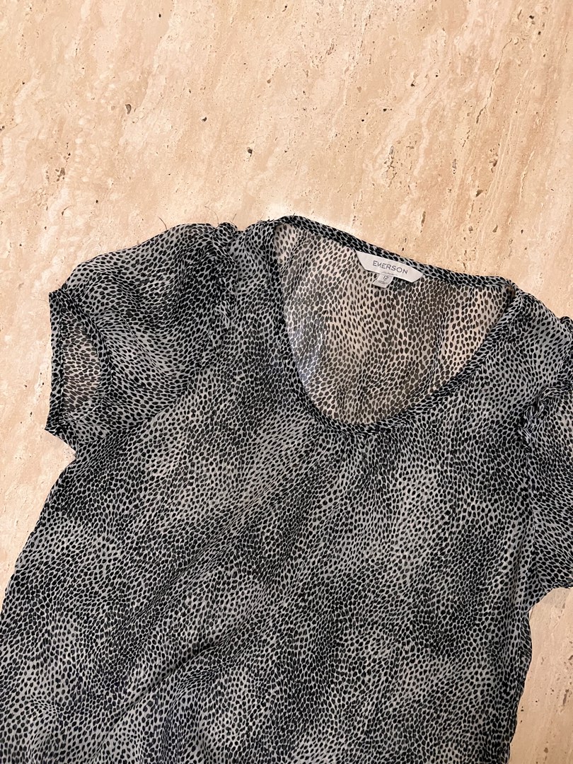 Emerson leopard hitam transparan outer ruffle, Fesyen Wanita, Pakaian ...