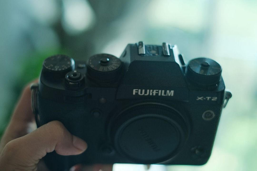 Fujifilm XT2 body + battery + charger, Photography, Cameras on Carousell