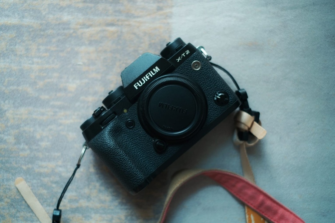 Fujifilm XT2 body + battery + charger, Photography, Cameras on Carousell