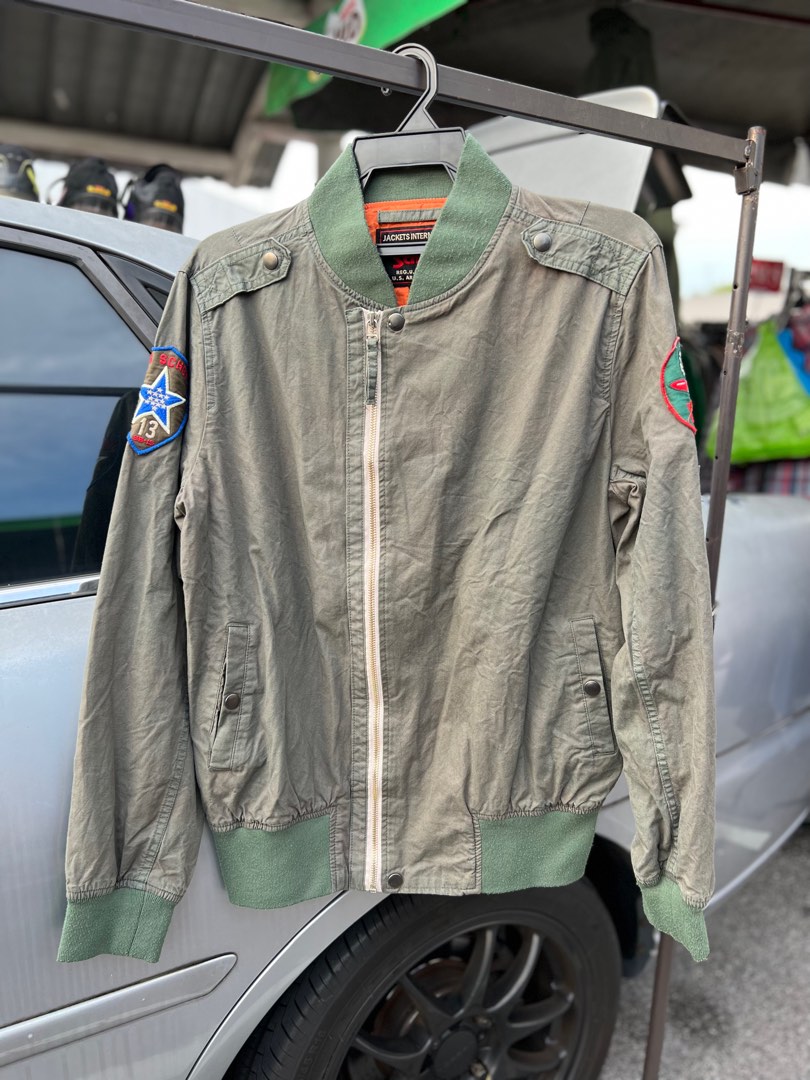 Jeket, Men's Fashion, Activewear on Carousell