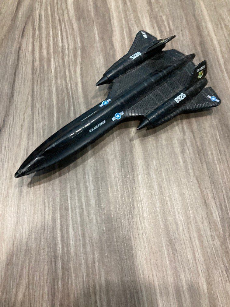 Lockheed SR-71 Blackbird, Hobbies & Toys, Toys & Games on Carousell