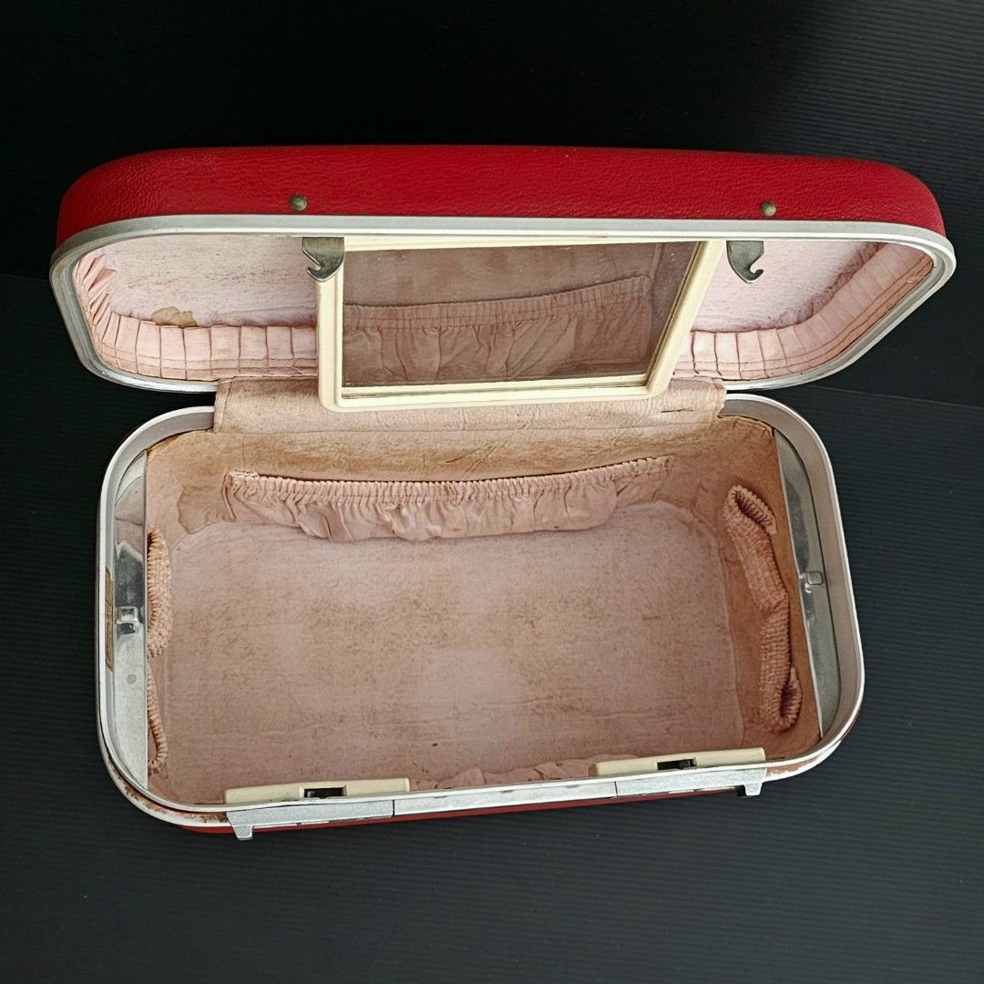 Make Up Trunk, Hobbies & Toys, Memorabilia & Collectibles, Vintage ...