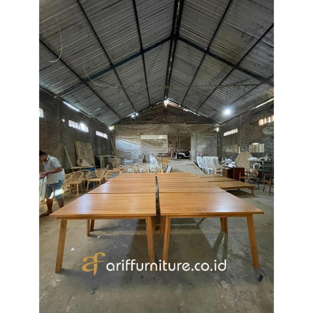 Meja Makan Cafe Resto Minimalis Kayu Jati, Perabotan Rumah di Carousell