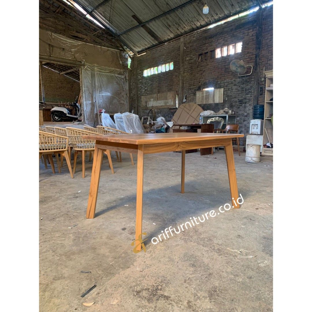 Meja Makan Cafe Resto Minimalis Kayu Jati, Perabotan Rumah di Carousell