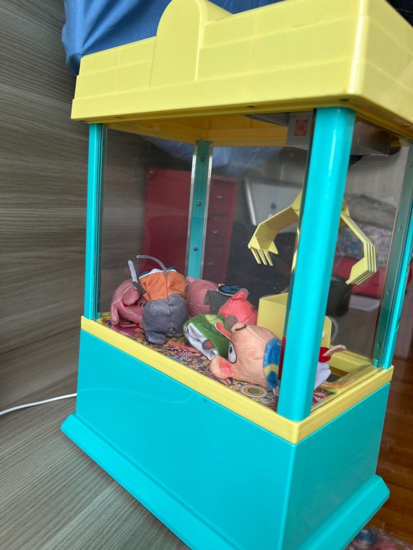 Mini claw machine (with box), Hobbies & Toys, Toys & Games on Carousell