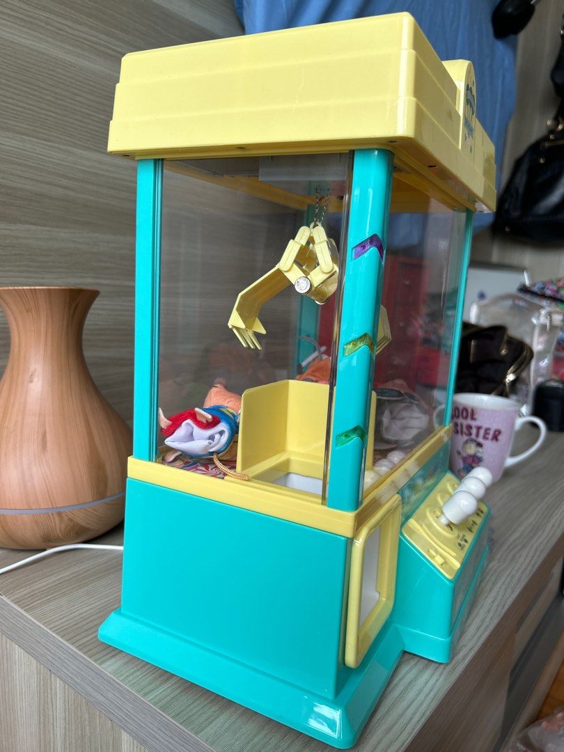 Mini claw machine (with box), Hobbies & Toys, Toys & Games on Carousell