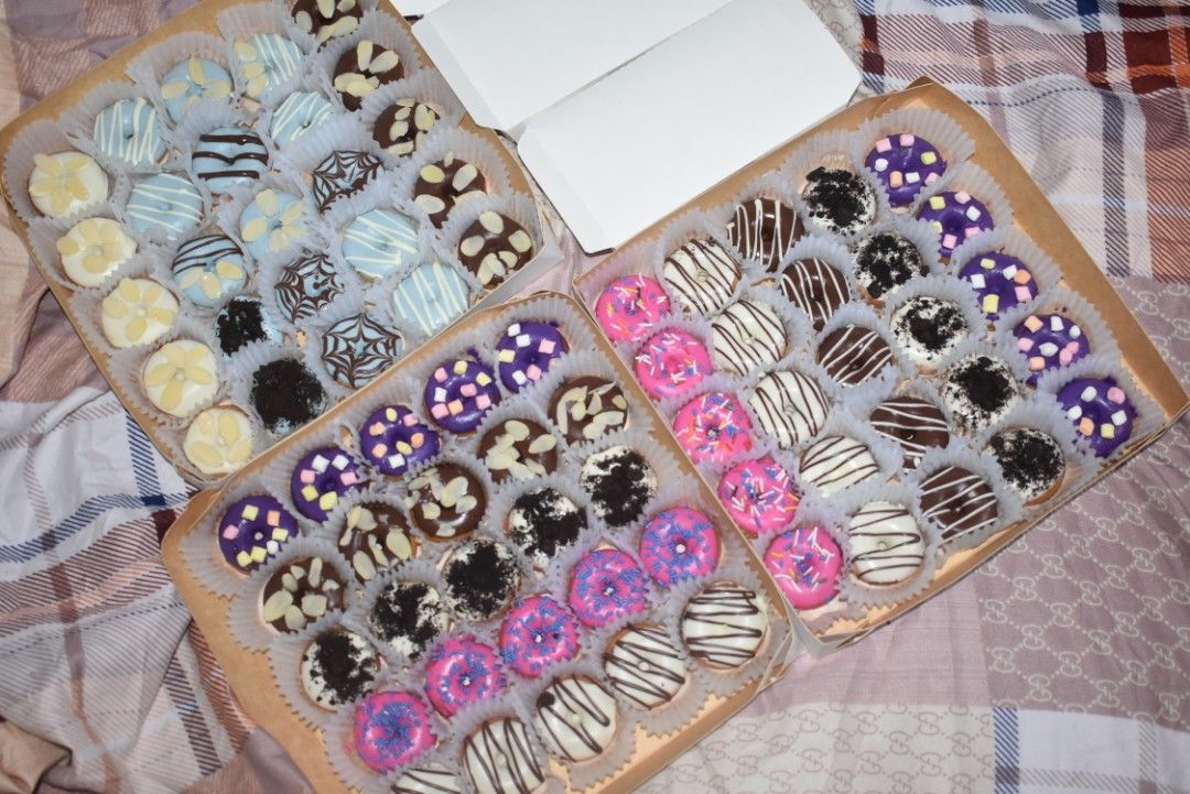 Mini donuts for party / Mini donut / mini messy donut / donut souvenirs ...
