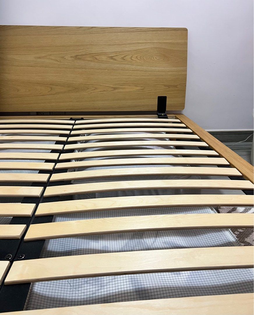 Muji oak wood double bed frame & headboard, 傢俬＆家居, 傢俬, 床架及床褥 - Carousell