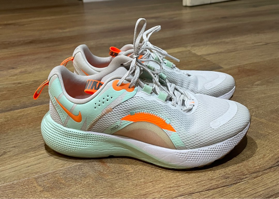 Nike Escape Run 2, Women's Fashion, Footwear, Sneakers on Carousell