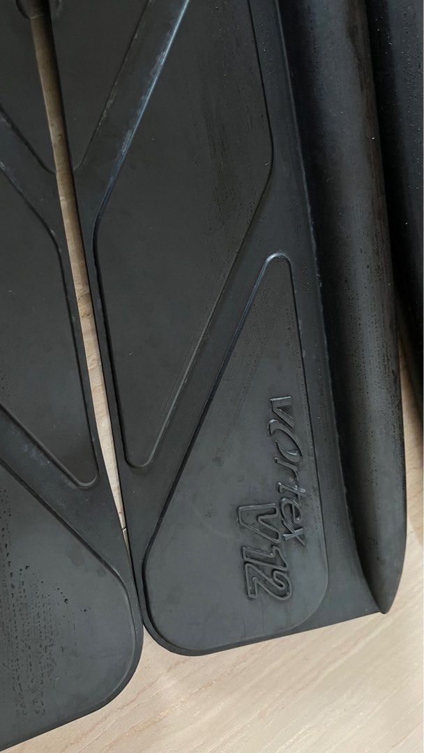Oceanic Vortex V12 split fins, Sports Equipment, Other Sports Equipment ...