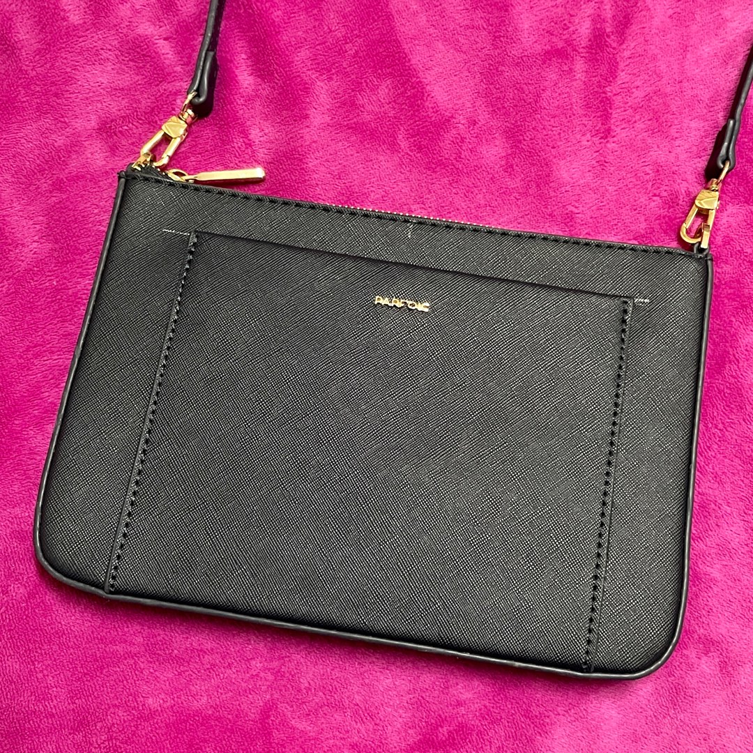 Parfois Women's Basic Crossbody Bag, Women's Fashion, Bags & Wallets, Cross-body Bags on Carousell