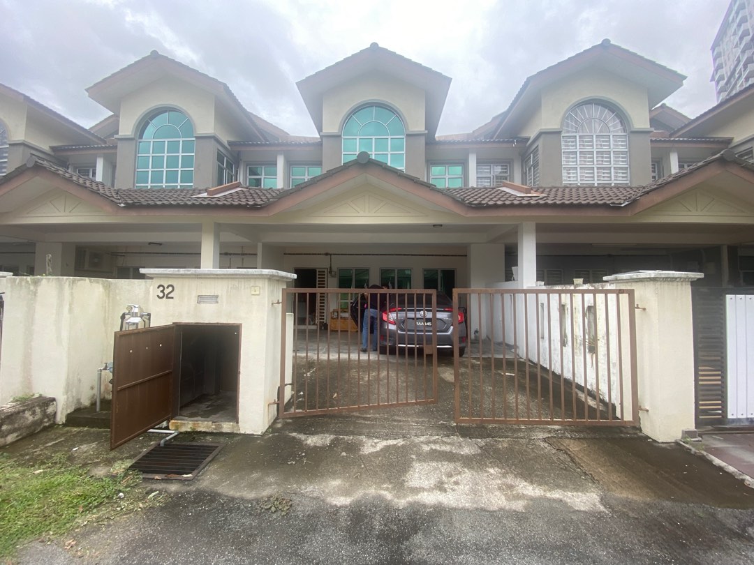For Sale 22x88 Rumah double storey house salak tinggi , Property, For ...