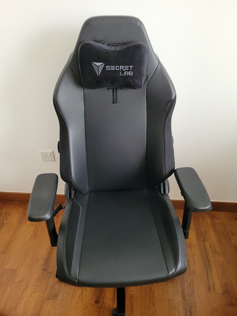 Secret Lab Gaming Chair - Titan Evo, Furniture & Home Living, Furniture ...