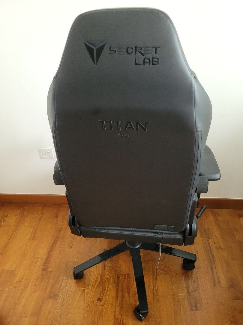 Secret Lab Gaming Chair - Titan Evo, Furniture & Home Living, Furniture ...
