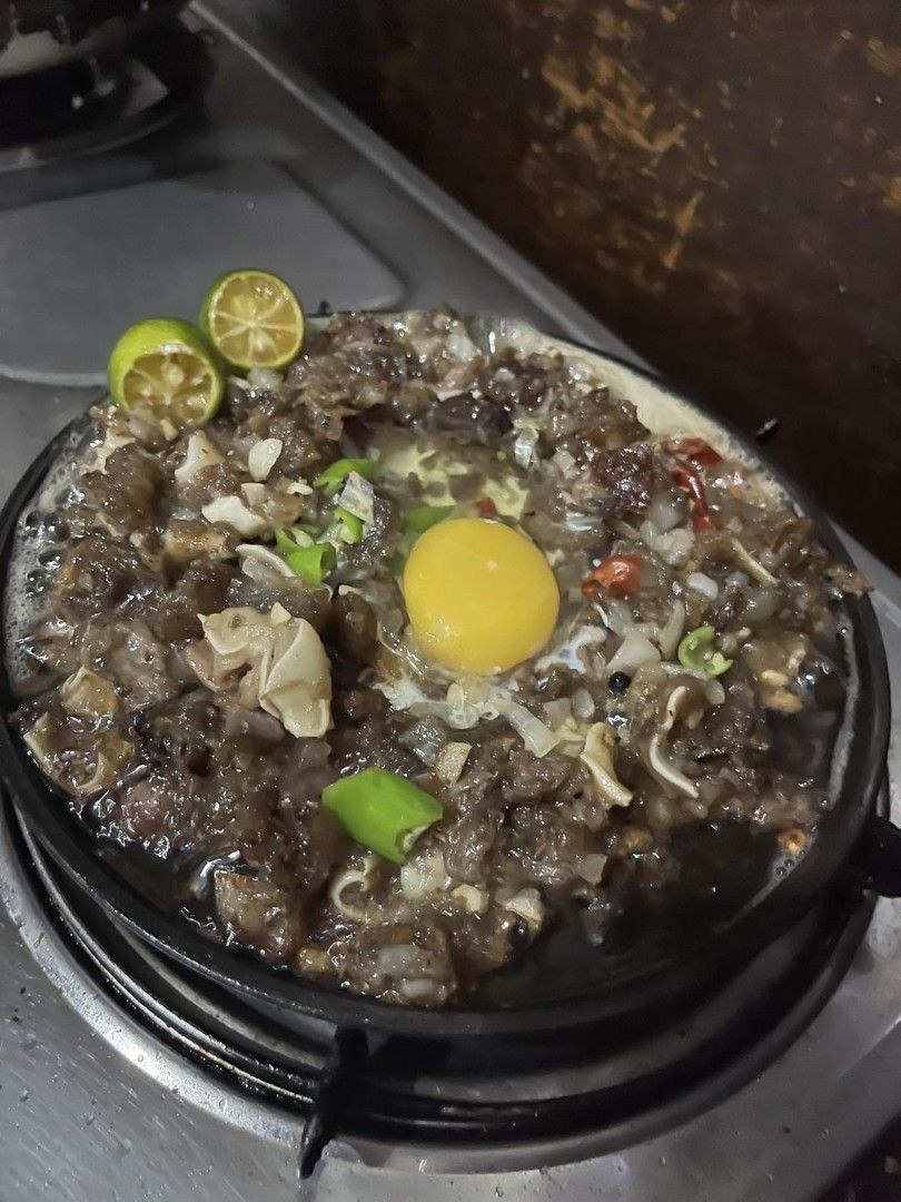 Sizzling pork sisig Crispy Ulo in sisig TRY NOW!!?, Food & Drinks ...