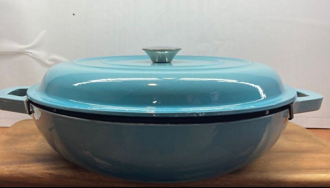 Smith + noble cast iron 4.5litre, Furniture & Home Living, Kitchenware ...