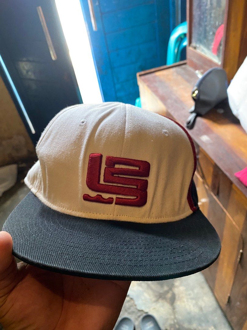 Snapback Nike LEBRON JAMES, Fesyen Pria, Aksesoris, Topi di Carousell