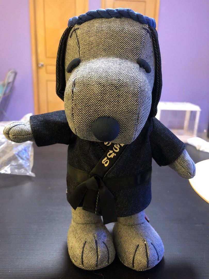 Snoopy x Edwin 約26cm高，全球限定500個，已絕版 2014年, 興趣及遊戲, 收藏品及紀念品, 古董收藏 - Carousell