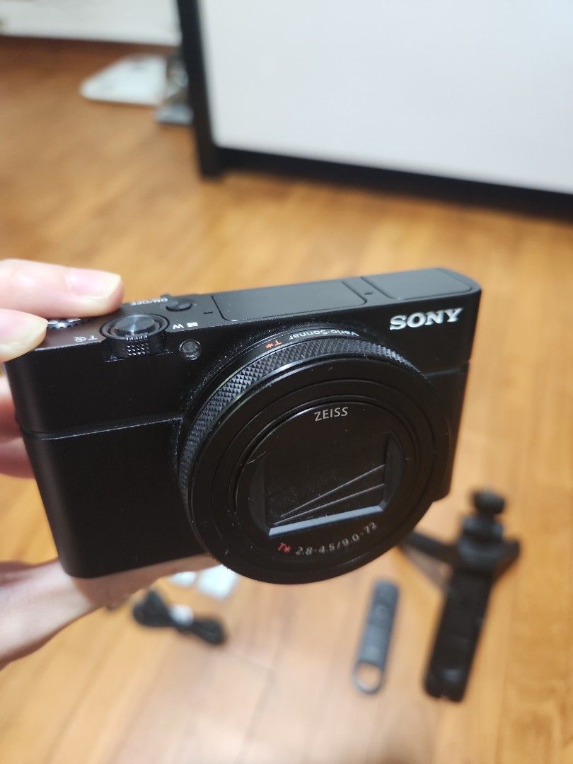 Sony RX100 VII M7, Photography, Cameras on Carousell