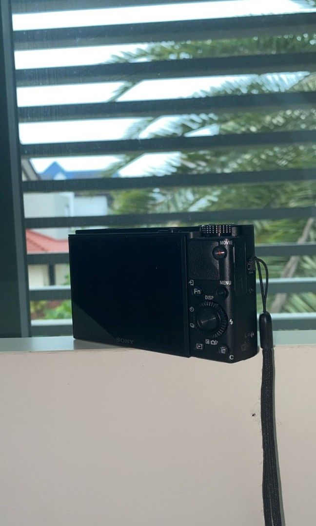 Sony RX100M5 Camera, Photography, Cameras on Carousell
