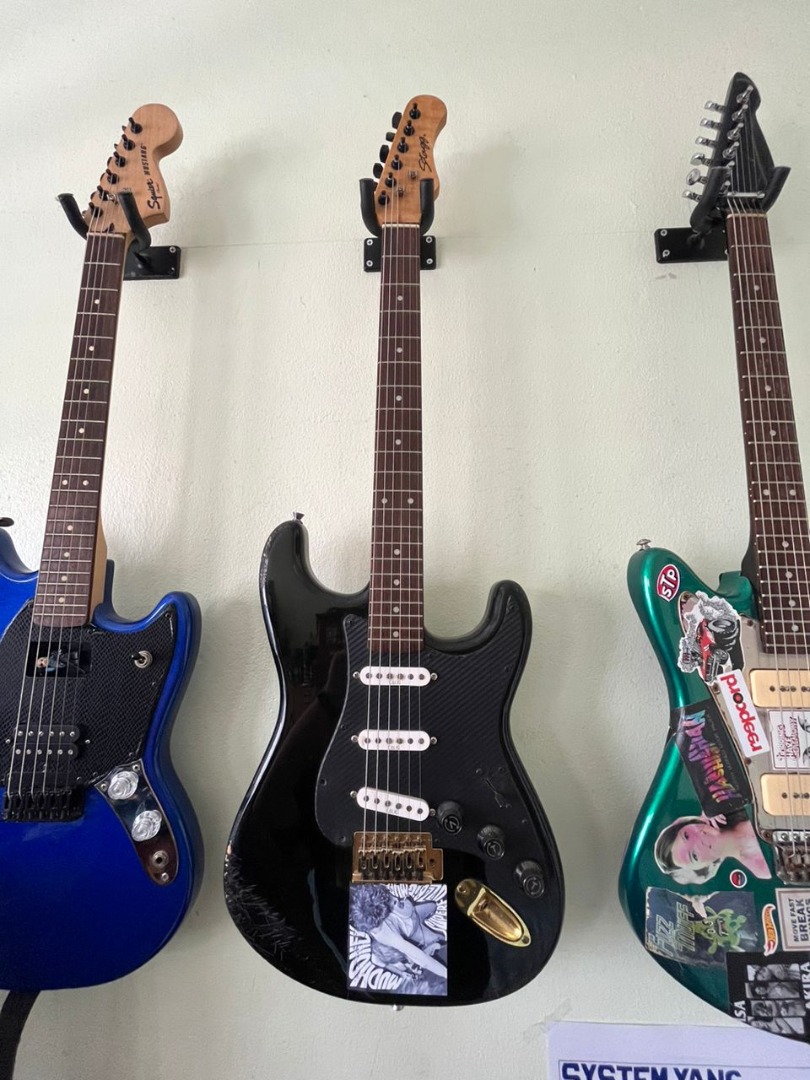 Stagg S300-BK Electric Guitar, Hobbies & Toys, Music & Media, Musical ...