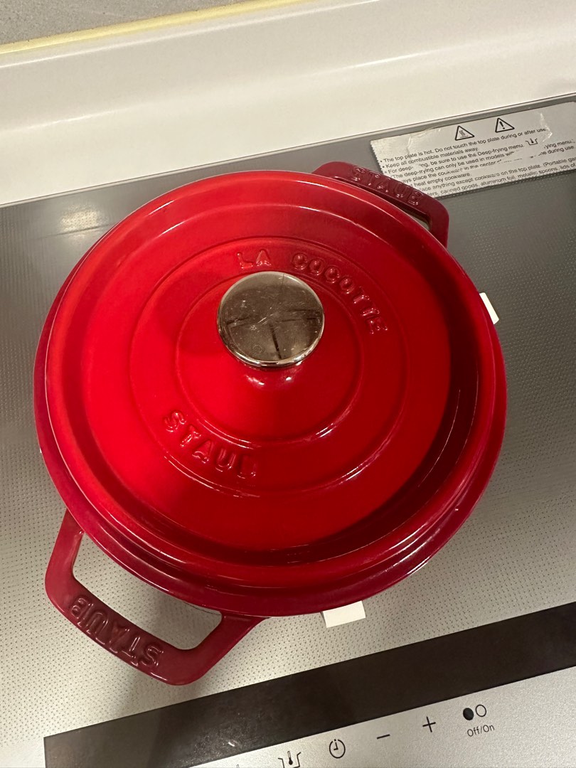 Staub 18, 傢俬＆家居, 廚具和餐具, 炊具及配件 - Carousell