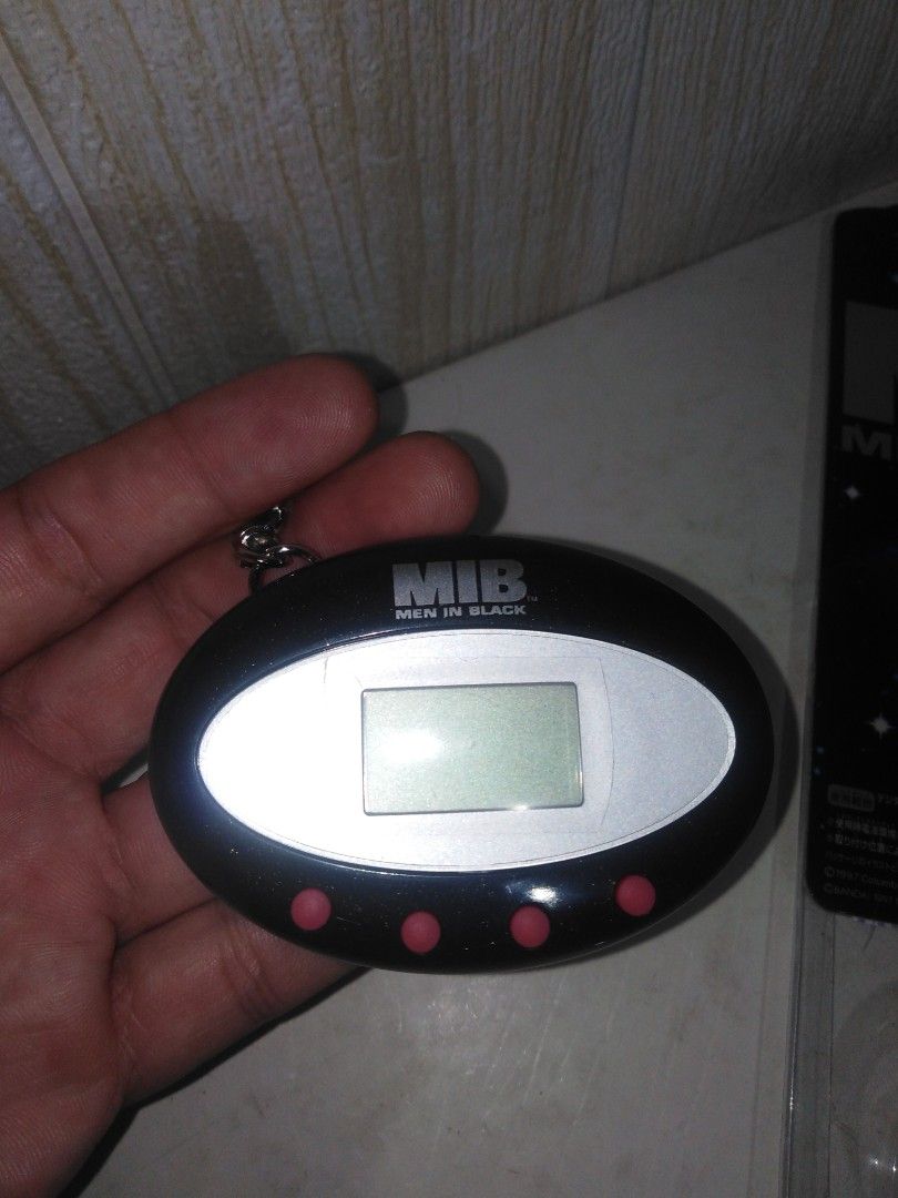 Super Rare MEN IN BLACK (MIB) Game Wave UFO Tamagotchi, Hobbies & Toys ...