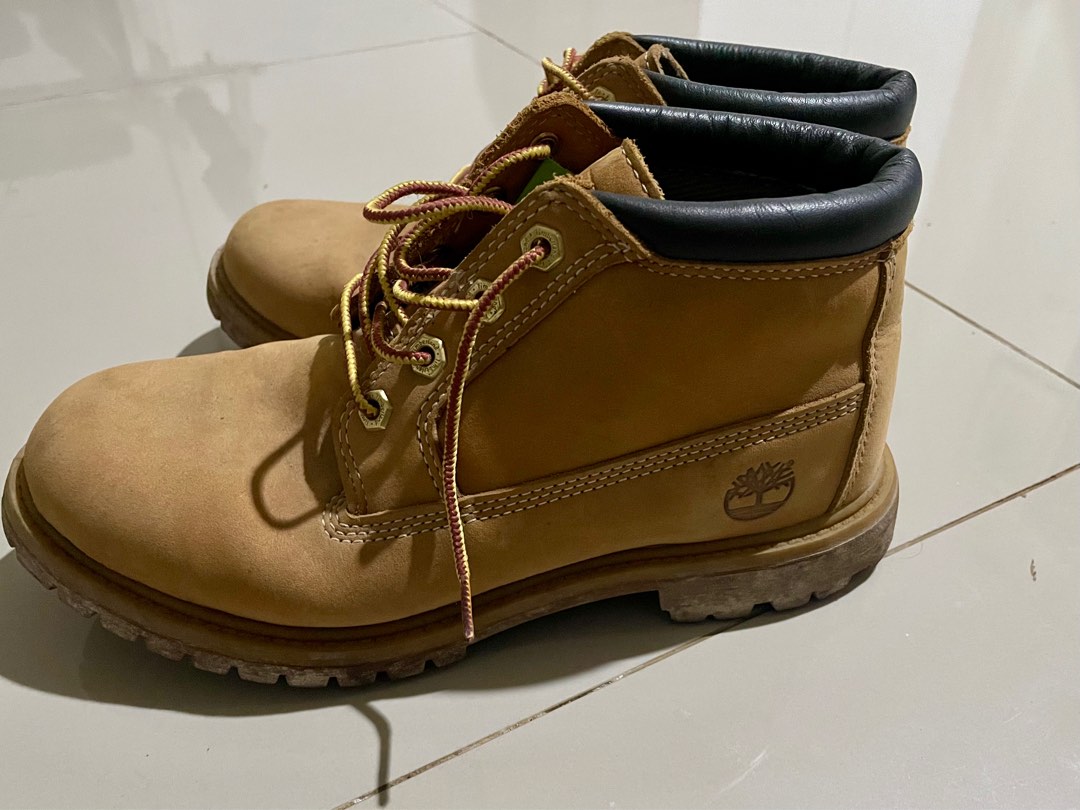 Timberland waterproof low, Fesyen Pria, Sepatu , Sepatu Boot di Carousell