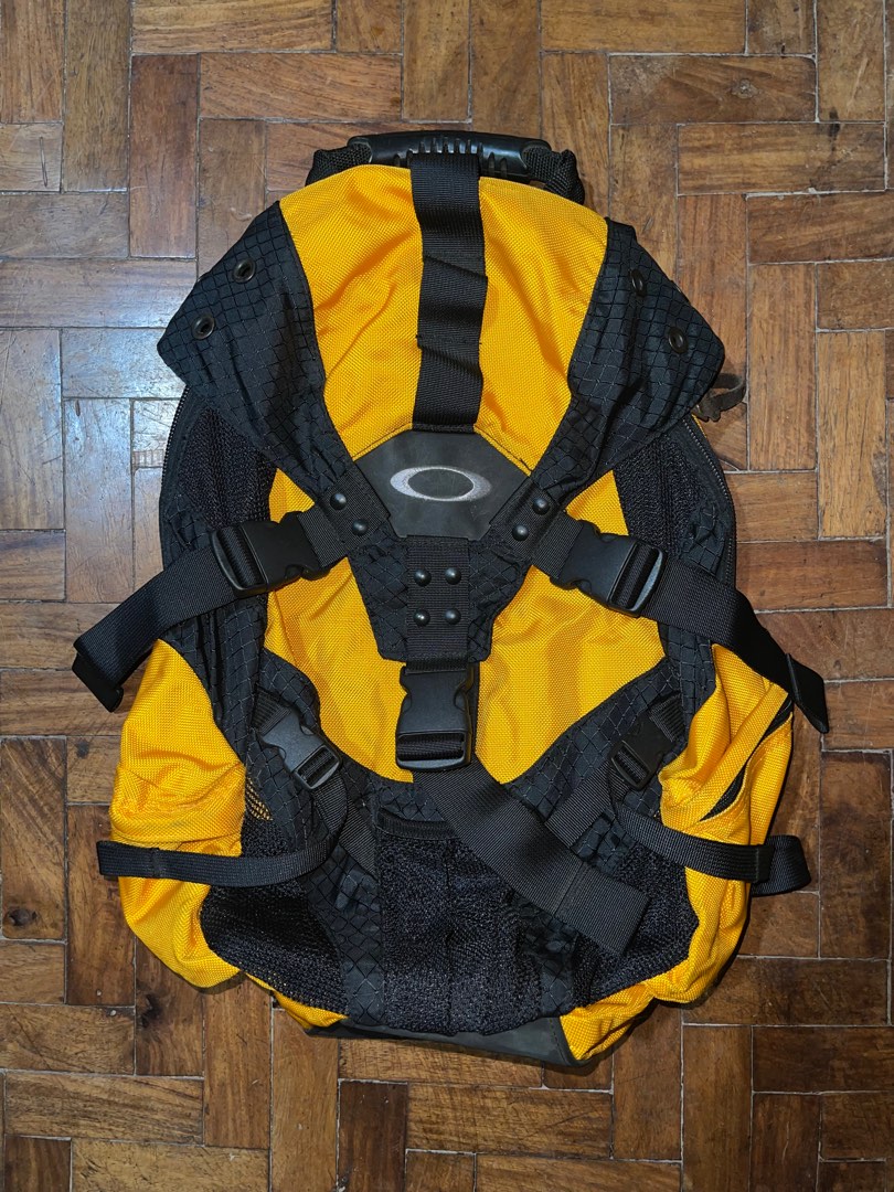Vintage Mid 90s OAKLEY ICON GEN 1 BACK PACK, Men's Fashion, Bags ...