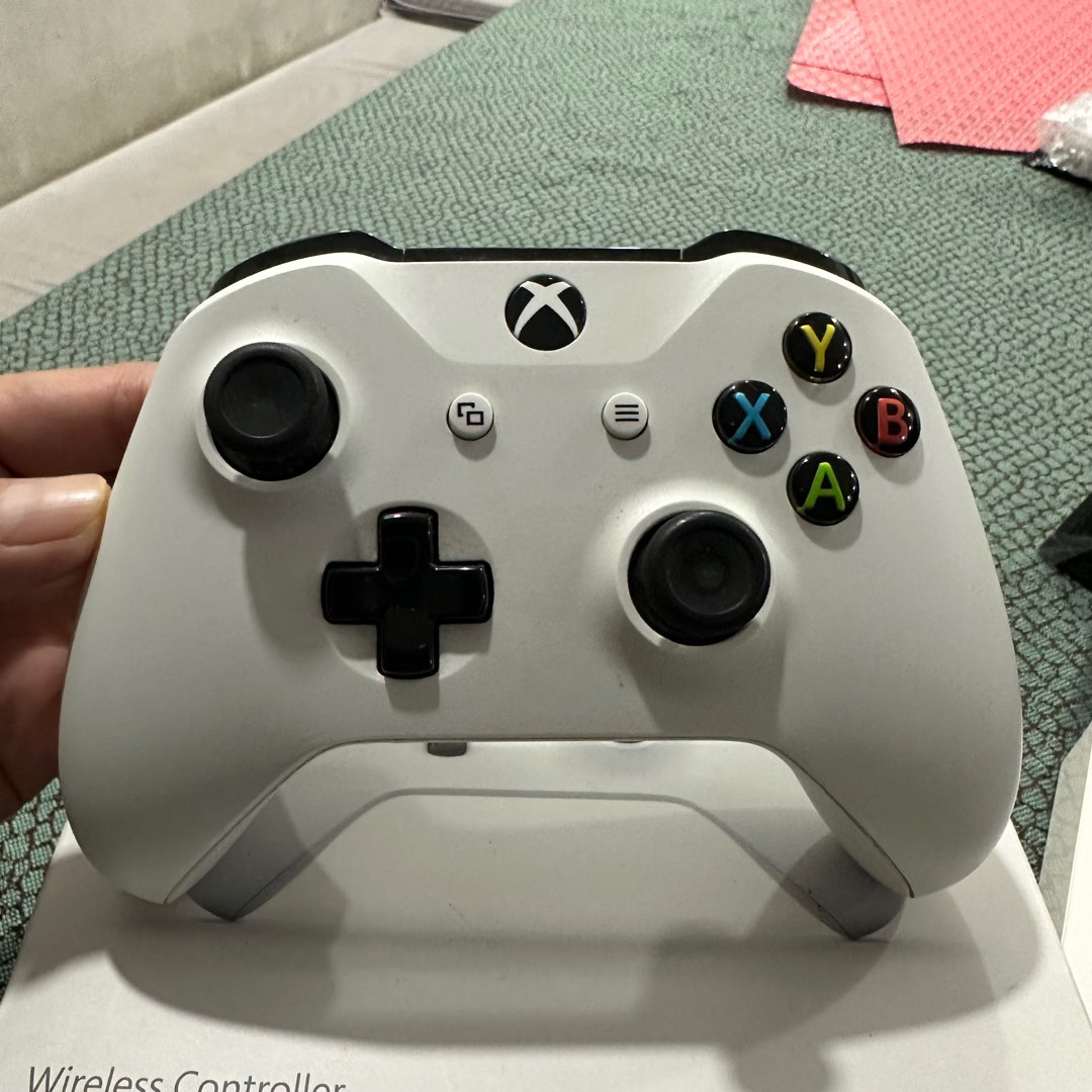 Xbox Controller (Broken Wireless Function) and Charging Station, Video ...