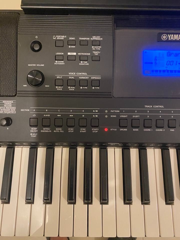 YAMAHA PSR-E453 Keyboard, Hobbies & Toys, Music & Media, Musical ...