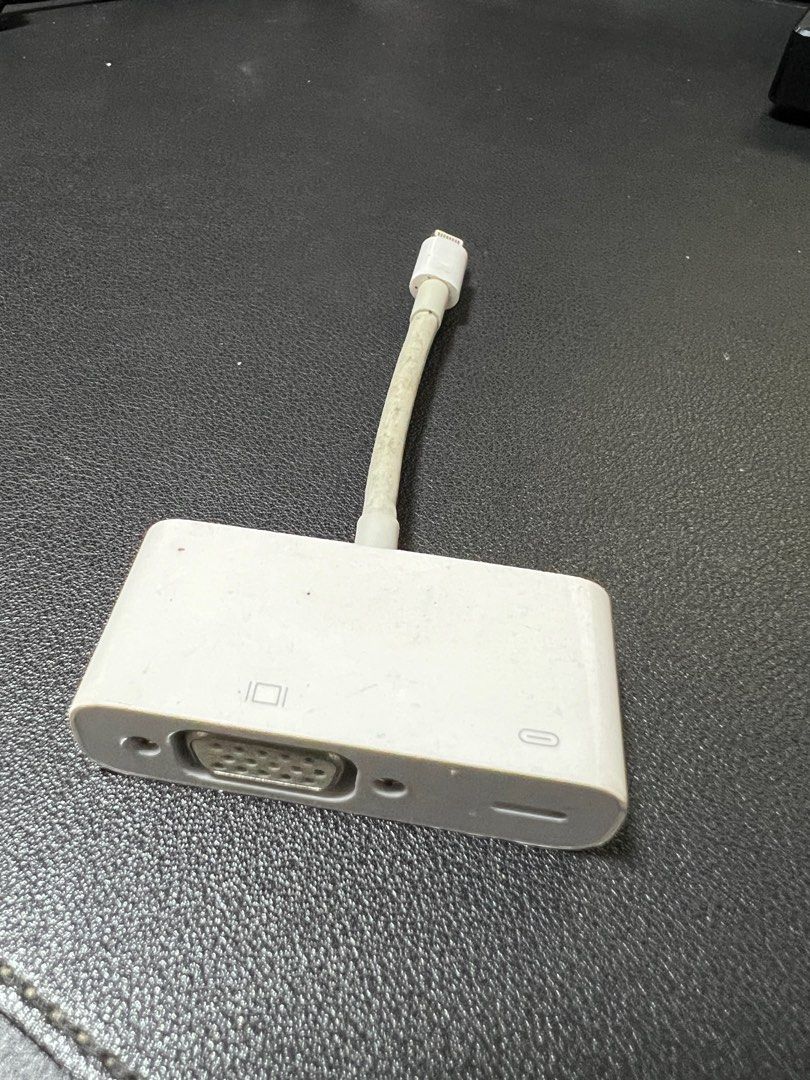Apple VGA to lightning adaptor, Computers & Tech, Parts & Accessories ...