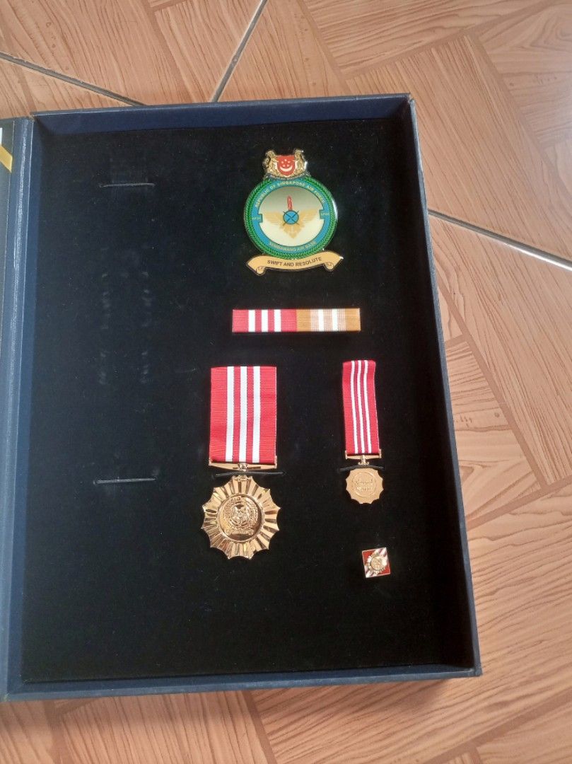 NETSALE..Armed forces saf service medal, Antik, Lainnya di Carousell