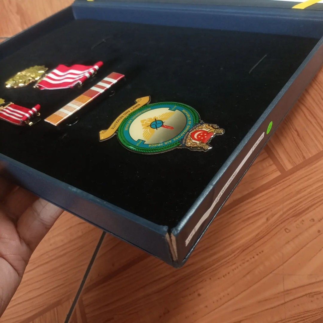 NETSALE..Armed forces saf service medal, Antik, Lainnya di Carousell