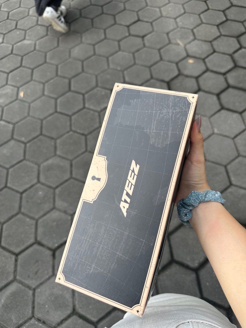 ATEEZ OFFICIAL LIGHTSTICK -- LIGHTINY VER 2, Hobbies & Toys ...