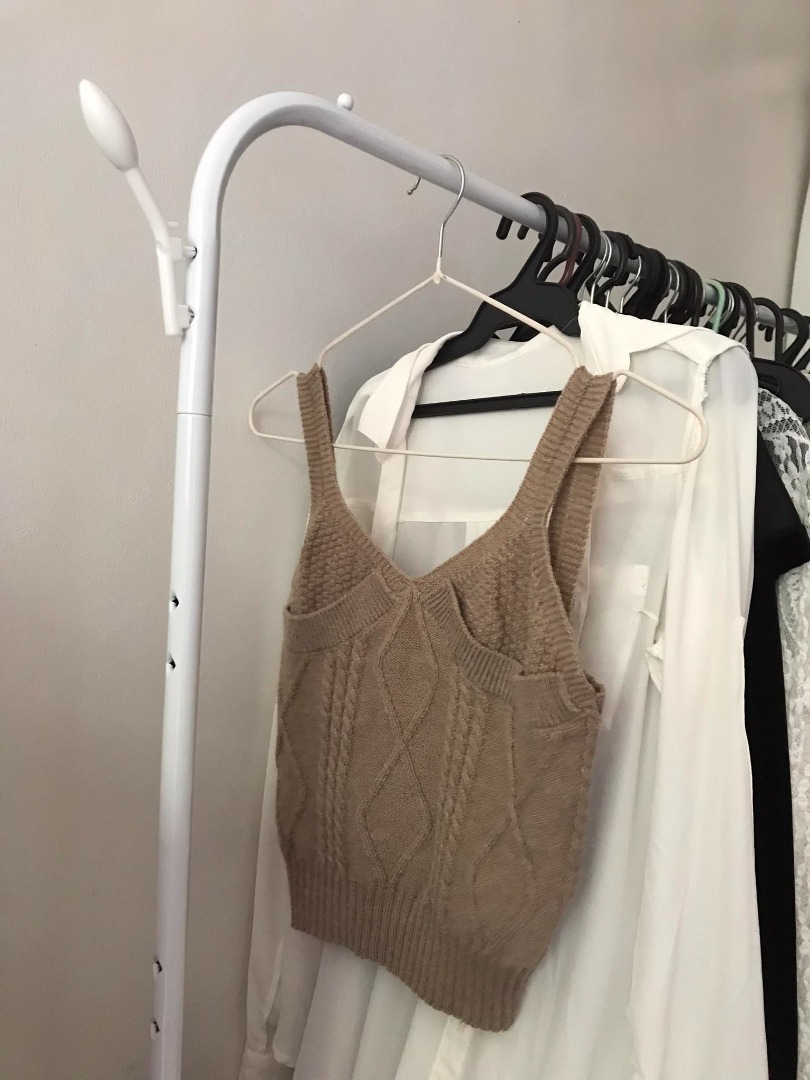 Brown knit mid crop top, Women's Fashion, Tops, Sleeveless on Carousell