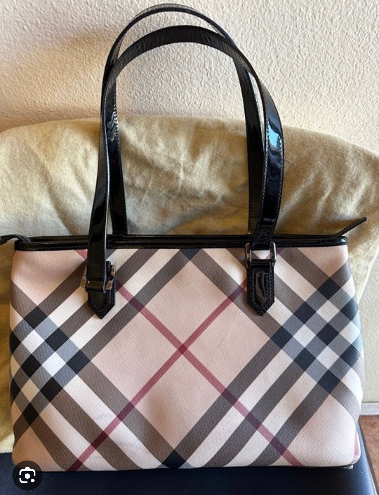Burberry supernova tote bag with zip, Luxury, Bags & Wallets on Carousell
